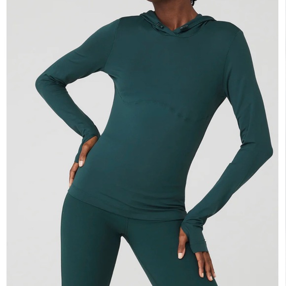 ALO Yoga | Tops | Nwt Alo Alosoft Hooded Runner Long Sleeve Midnight ...